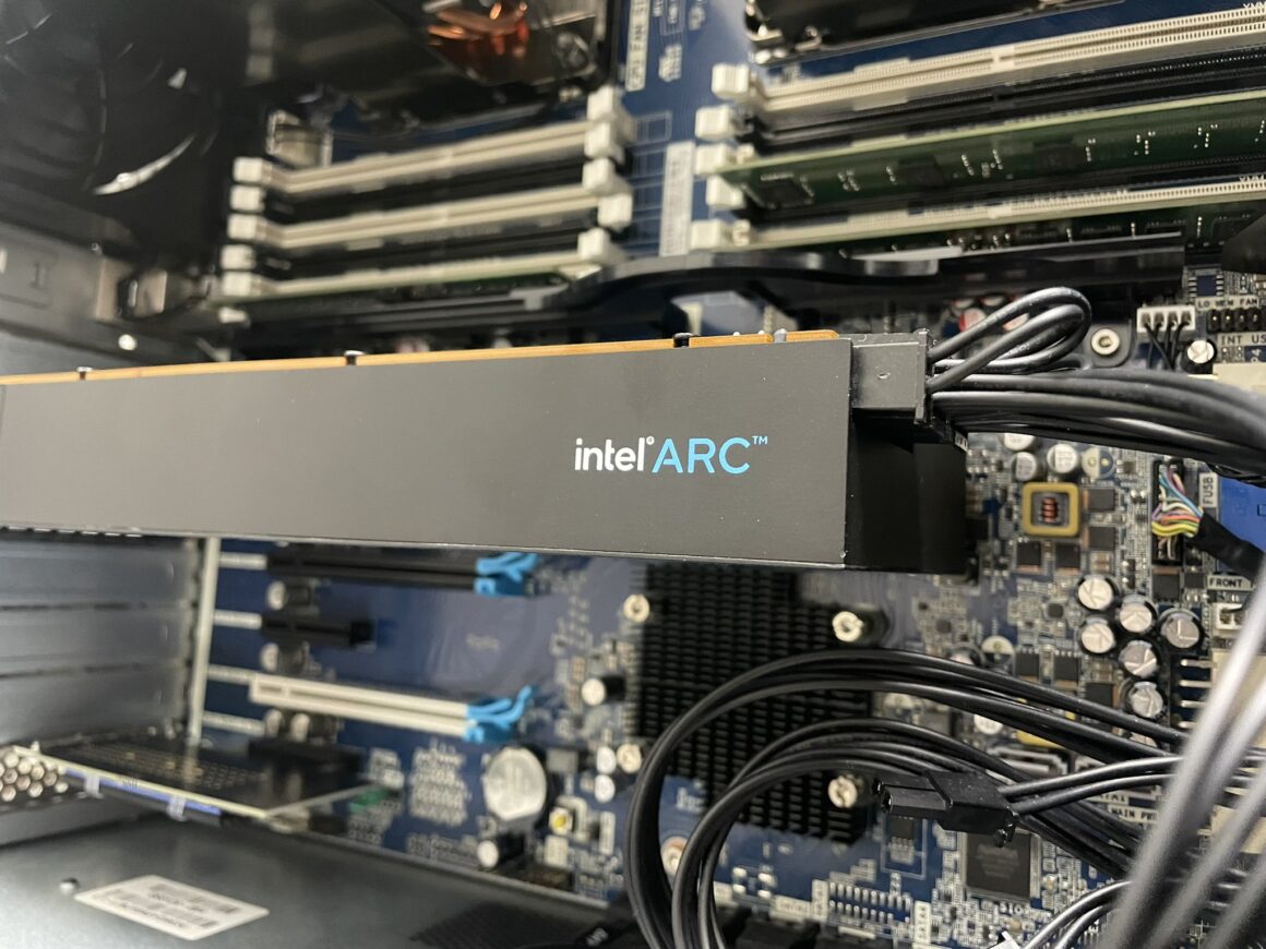 Intel Arc A750 GPU Prototipi 16 GB Bellek, 512-Bit Veri Yolu ve Çift 8 ...